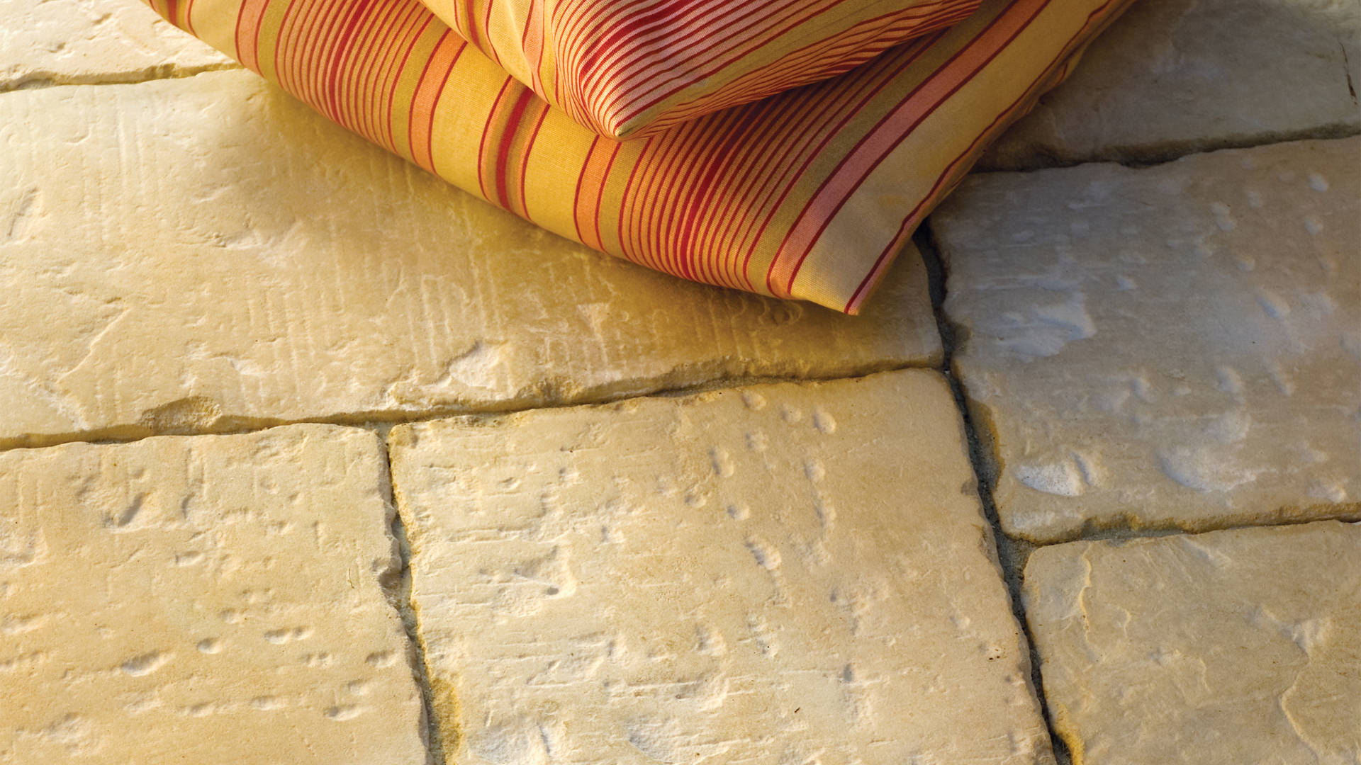 Bradstone Old Town® - Stoneworks® Pavers